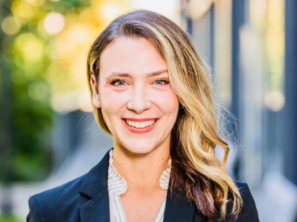 Alexandra Harris's Instagram, Twitter & Facebook on IDCrawl